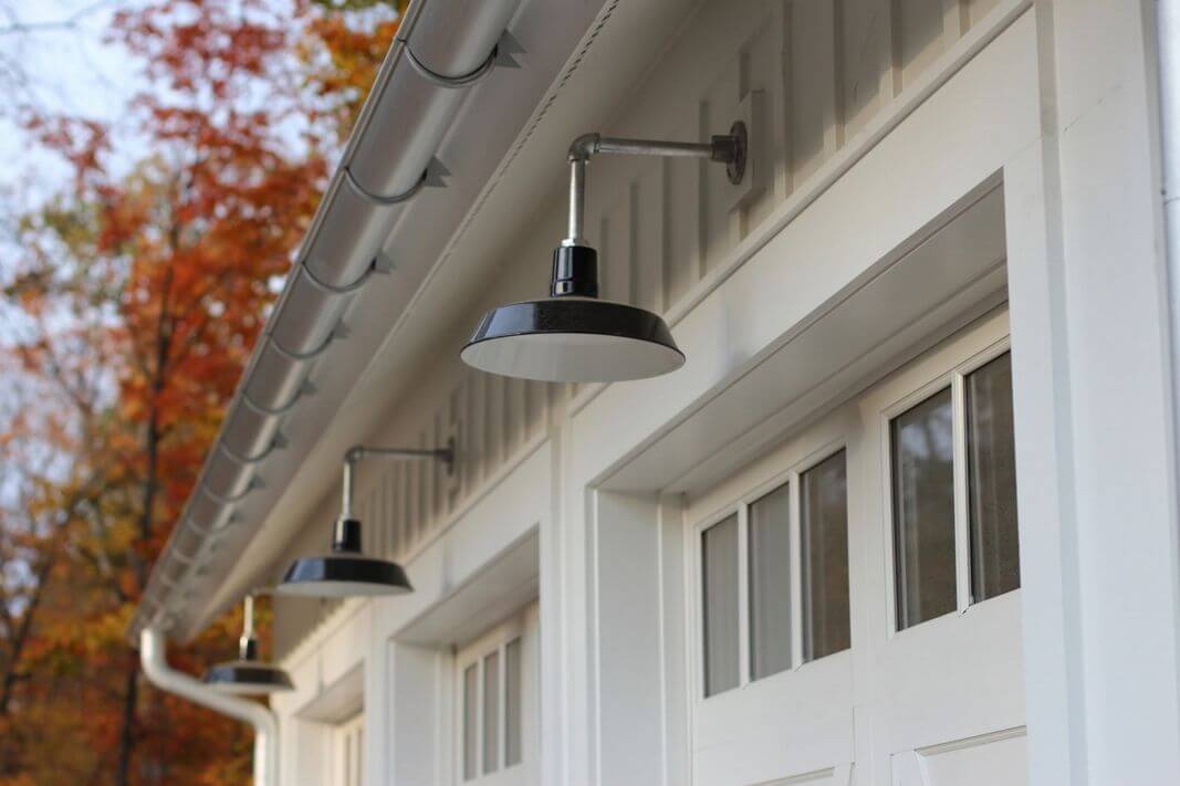 MOST POPULAR OUTDOOR GARAGE LIGHTING IDEAS AND GUIDES - GARAGE GUIDES
