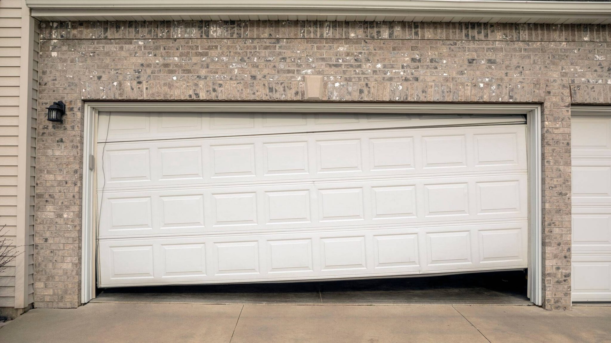 6 TIPS HOW TO FIX GARAGE DOOR - GARAGE GUIDES