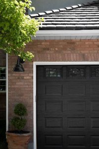 15 OUTSIDE GARAGE DECORATING IDEAS FOR NEW STYLISH LOOK - GARAGE GUIDES